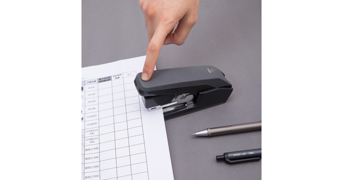 Effortless Stapler 24/6 Deli · Stationery